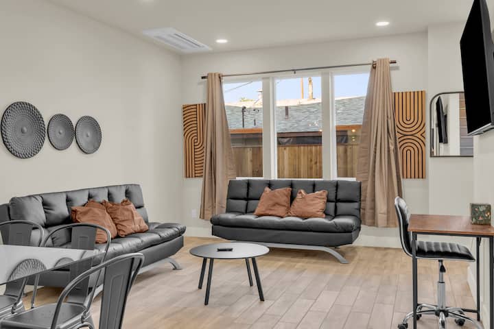3 Side By Side Townhouses|sleeps 27|6 Masters - Reno