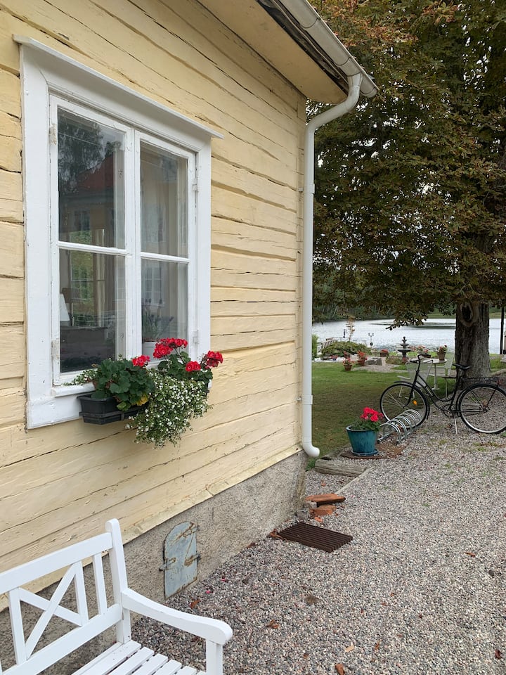 Underbar Herrgårdsflygel Med Egen Brygga - Vingåker
