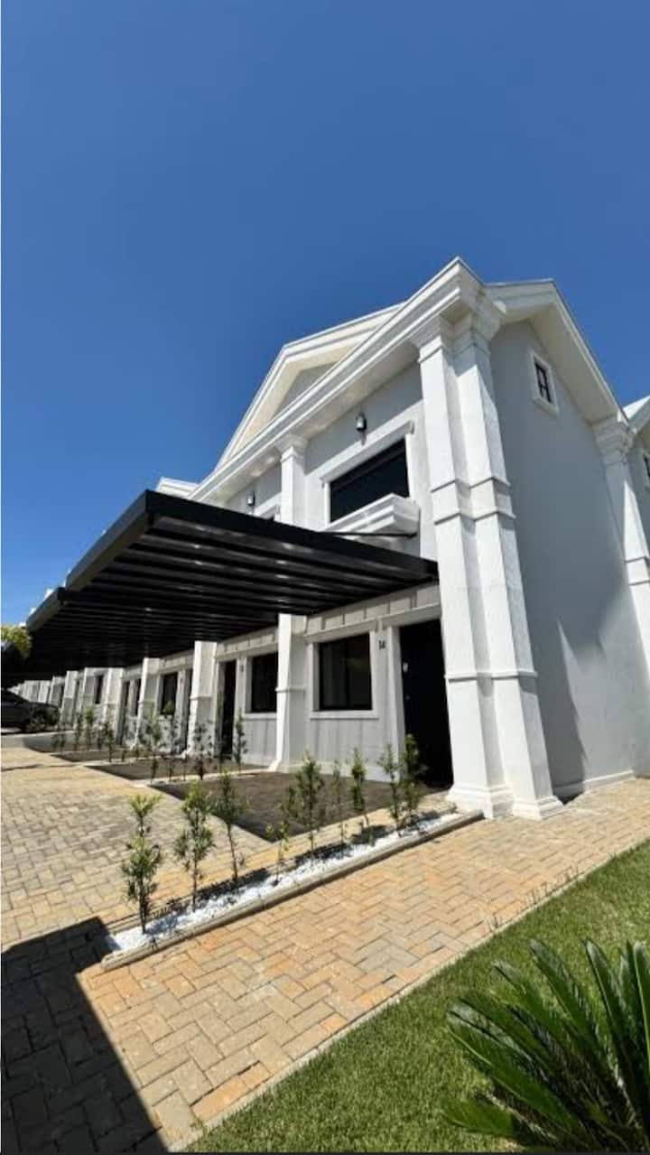 Casa Aconchegante Próxima Ao Lago Do Holandês! - Holambra