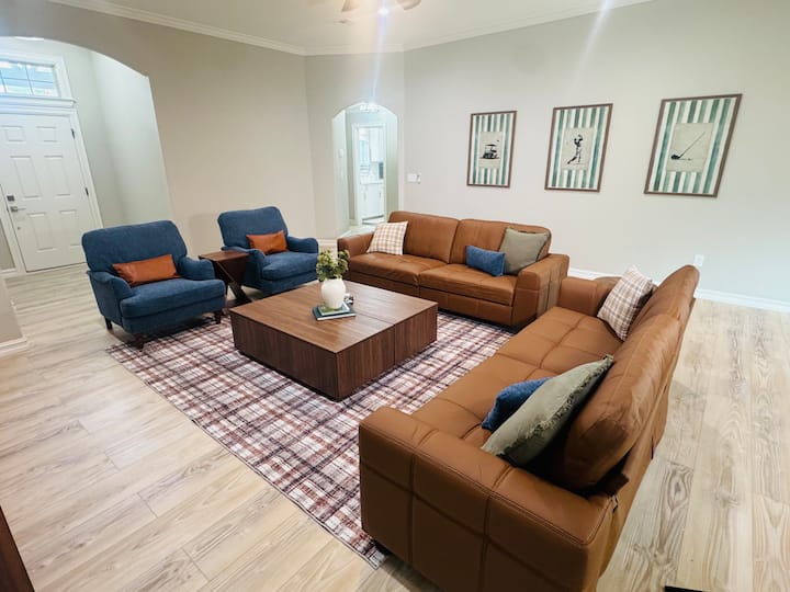 Golf Course Area  Close To Tulsa Concerts  4 Bdr - Tulsa, OK