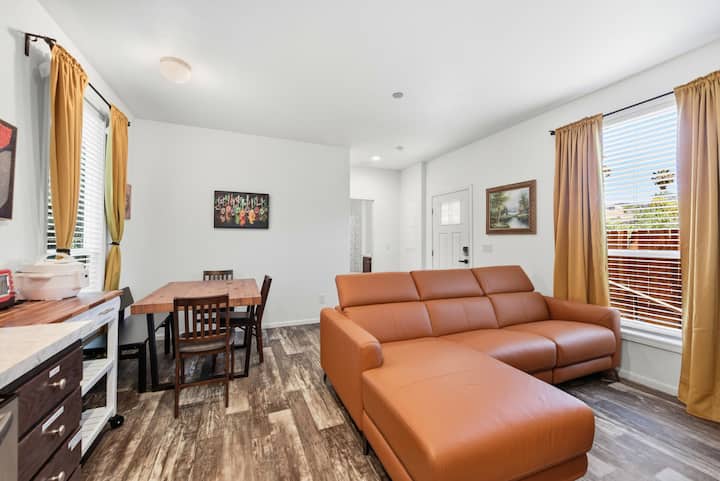 Modern 2br 2ba Hayward Adu With Private Entrance - Hayward, CA