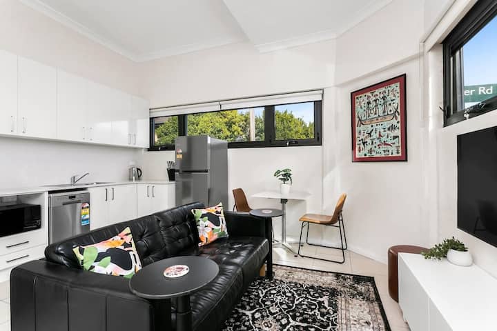 Apartment In Close To Sydney Uni & Tramsheds - Sydney