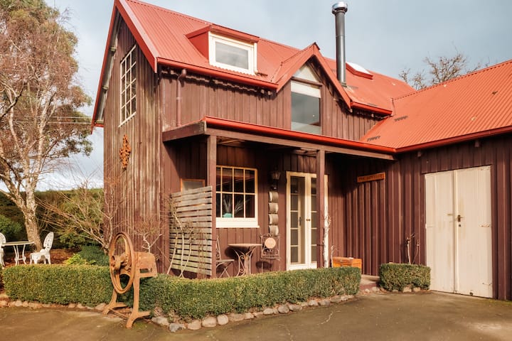 Clear Creek Cottage | Romantic Country Retreat - Kettering