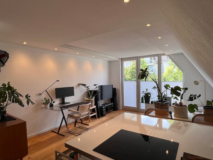 Ruhige, Zentrale 2-zimmer-wohnung Mit Parkplatz - Cologne