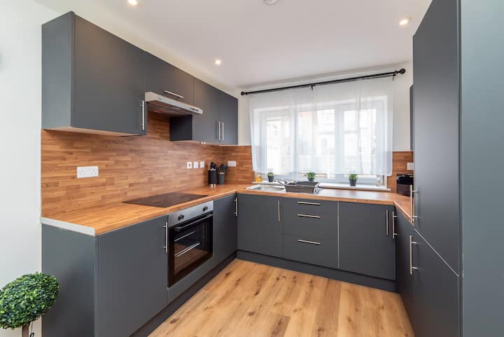 Big Group House 5 Bed | 3 Bath | Parking | 12ppl - Warwickshire