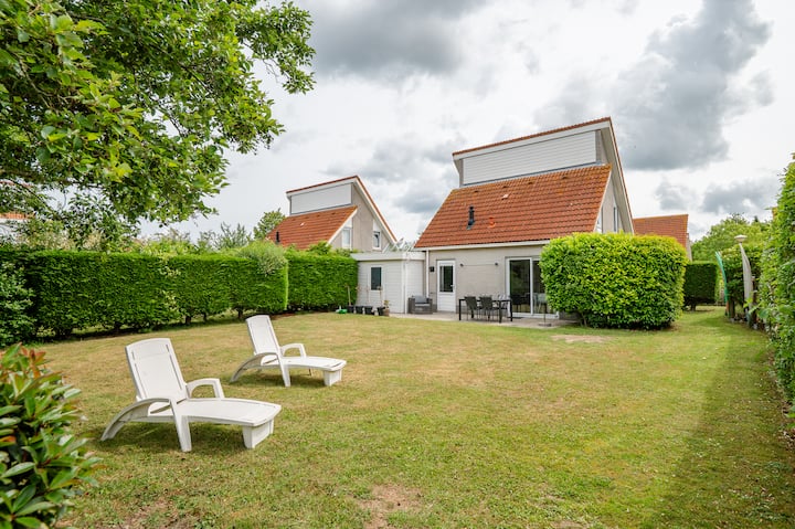Sfeervol Vakantiehuis Nabij Strand & Zee - Ellemeet