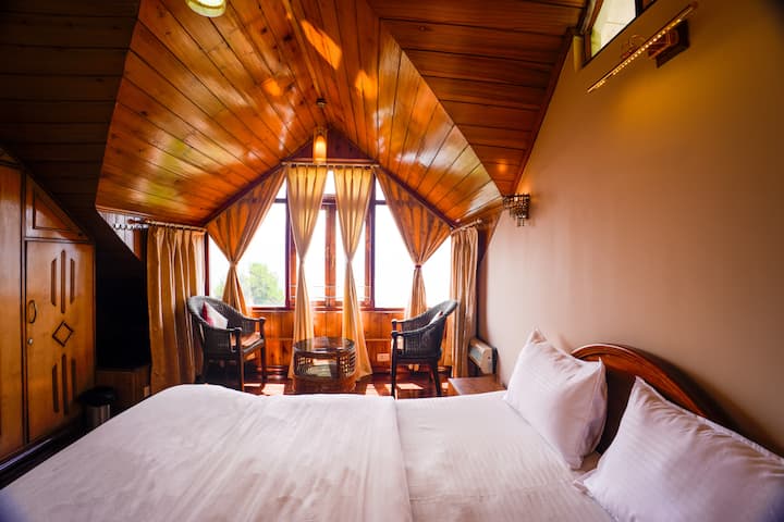 Cozy 3-bedroom Attic: Tea Valley View - Darjeeling