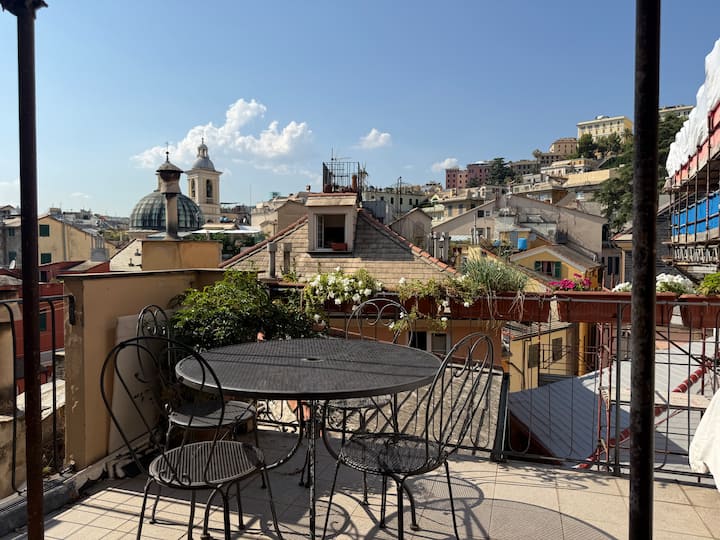Luce Sui Tetti Di Genova (Centro Storico Unesco) - Genoa