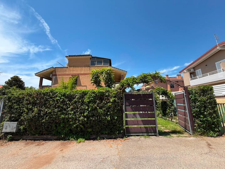 Villino Indipendente Con Giardino - Ardea