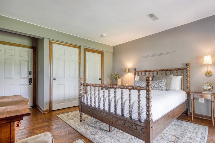 First Floor Private Room With Patio & Scenic Views - Gettysburg, PA