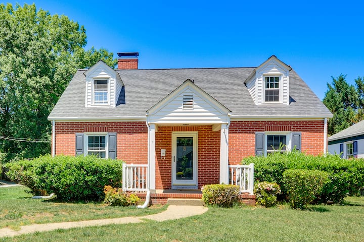 Perfect Location Greensboro Home - Near Everything - Greensboro, NC