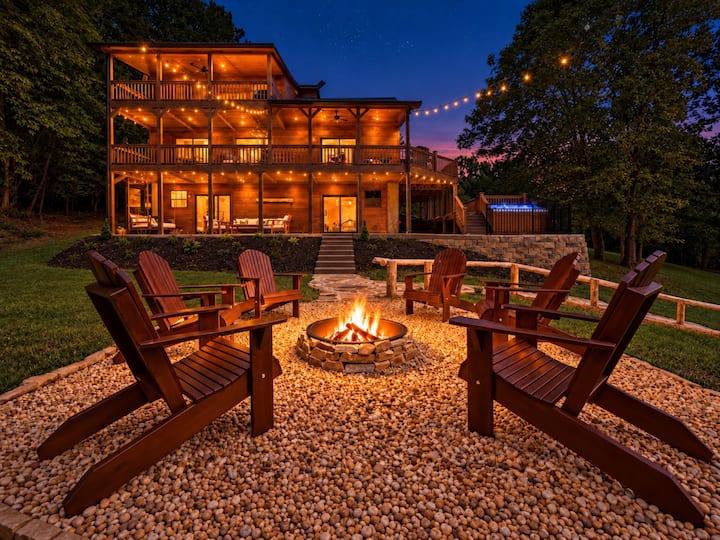 Amenity-rich 2-acre Retreat Near Downtown & Golf - Blue Ridge, GA