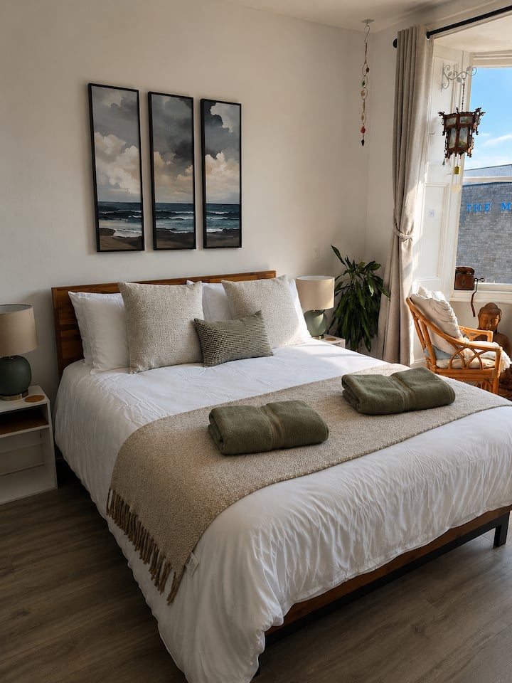 The Lookout | Beachfront Studio With Sea Views - Swanage