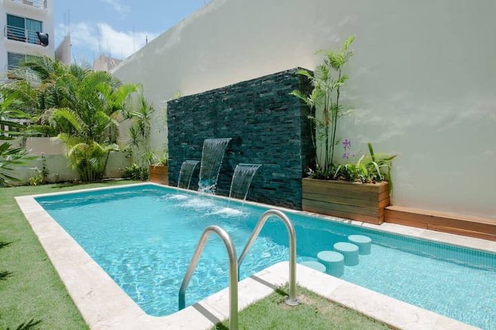 Entire Building With Pool Close 5th Av And Beach - Playa del Carmen
