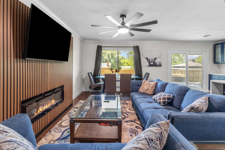 Hot Tub | Mini Golf | Arcade Room | Pets Welcome - Dallas/Fort Worth Airport (DFW)