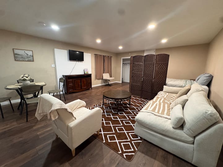 Cozy Studio In Oxnard - Oxnard, CA