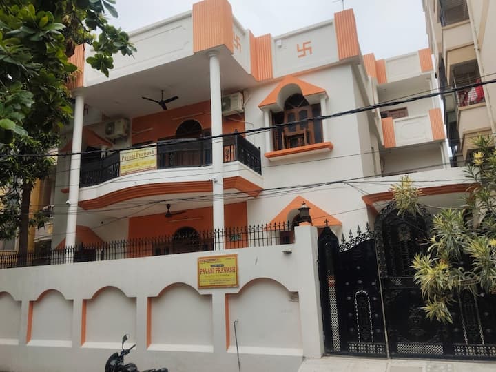 Pavani Prawash-entire House (Ground & Upper) - Varanasi