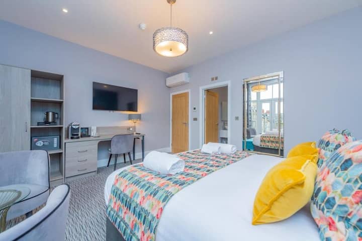 Townhouse No.1 - Luxurious Long-term Accommodation - Aberystwyth