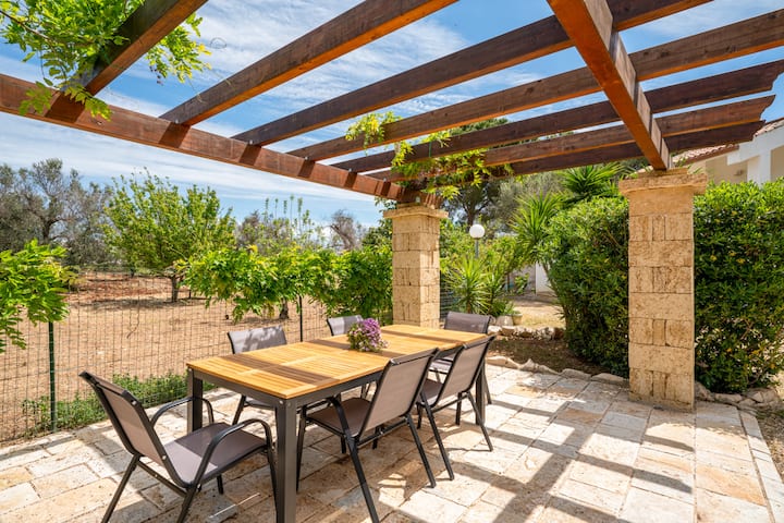 Casa Serena Villa W/ Pine Grove, Jacuzzi & Bbq - San Vito dei Normanni