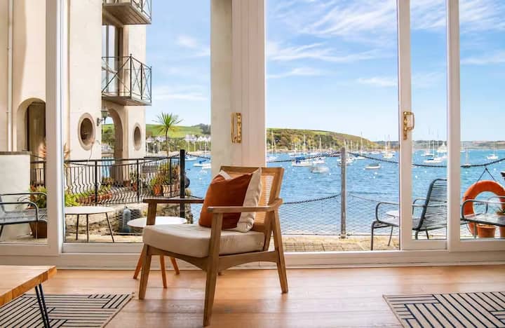 Spectacular Modern Waterfront Flat With Parking - Falmouth