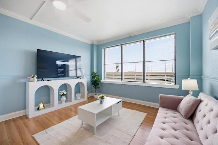 Urban 1br Retreat | Heart Of Downtown Jacksonville - Jacksonville, FL