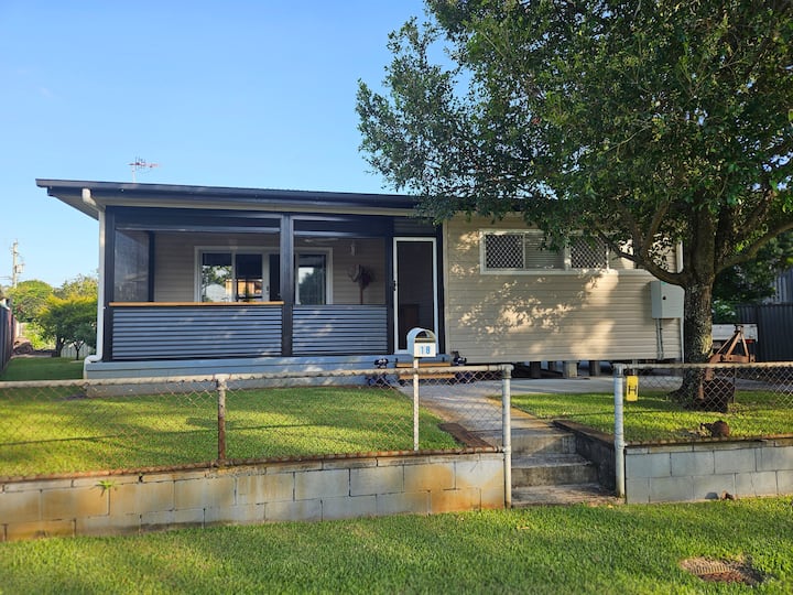 Bongaree Beach Shack - Close To The Bridge! - Sandstone Point