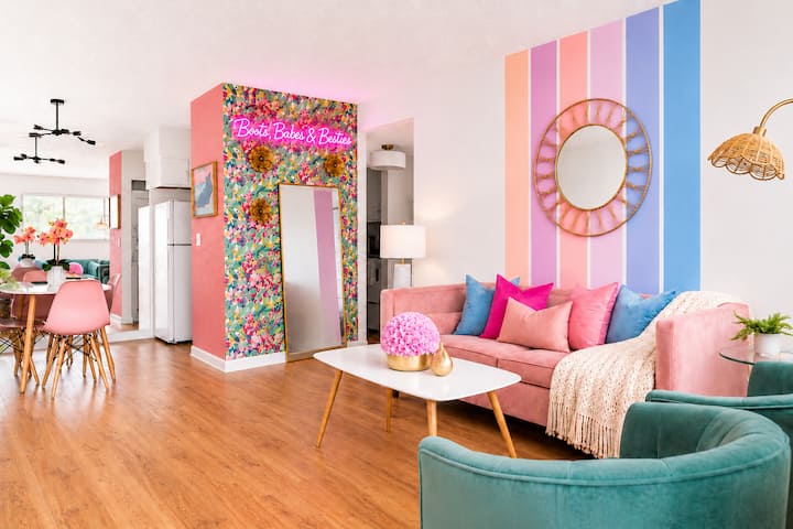 Glam Dolly Girls Stay On Music Row+outdoor Lounge - Radnor Lake State Park, Nashville