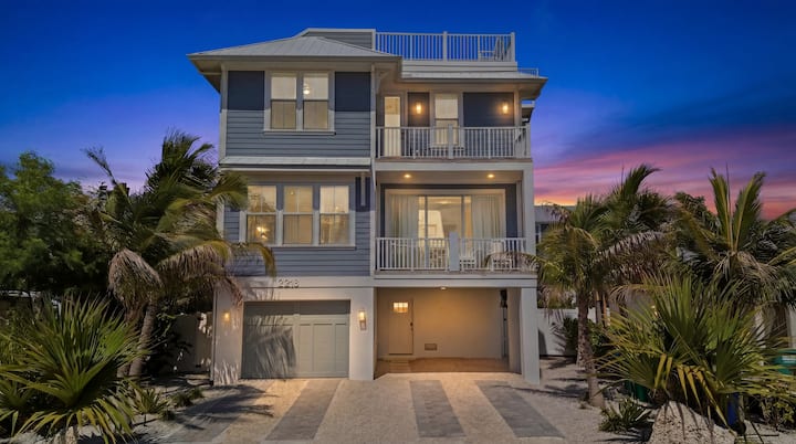 Oceanview Oasis: Luxury Beach Escape, Pool, 9 Beds - Holmes Beach, FL