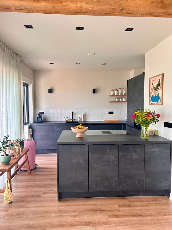 Licht & Ruim Appartement Met Dakterras - Zandvoort