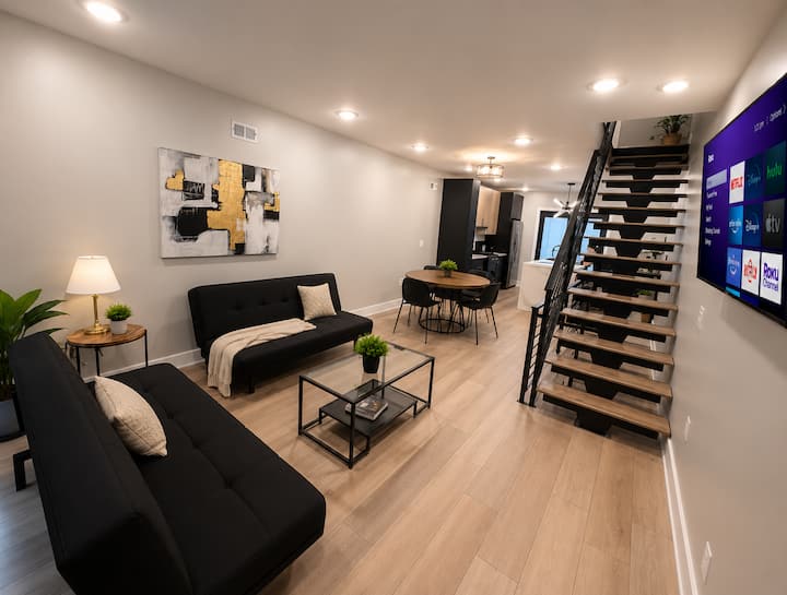 Entire House 3 Bedroom W Backyard Close To Stadium - Philadelphia, PA