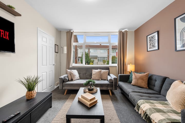 3 Rooms - 5 Beds - Sleeps 7 - Near Heathrow - Uxbridge