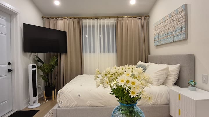 Charming Laneway House/1 Bed/1 Bath/full Kitchen - Toronto