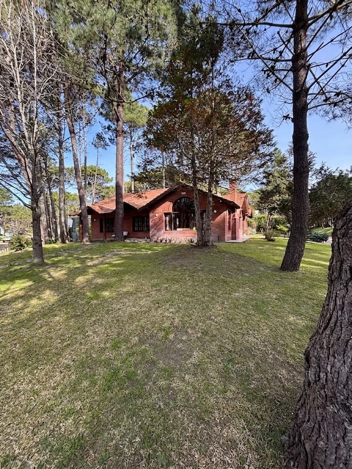 Chalet Rústico Y Exclusivo En Pinamar Norte - Pinamar