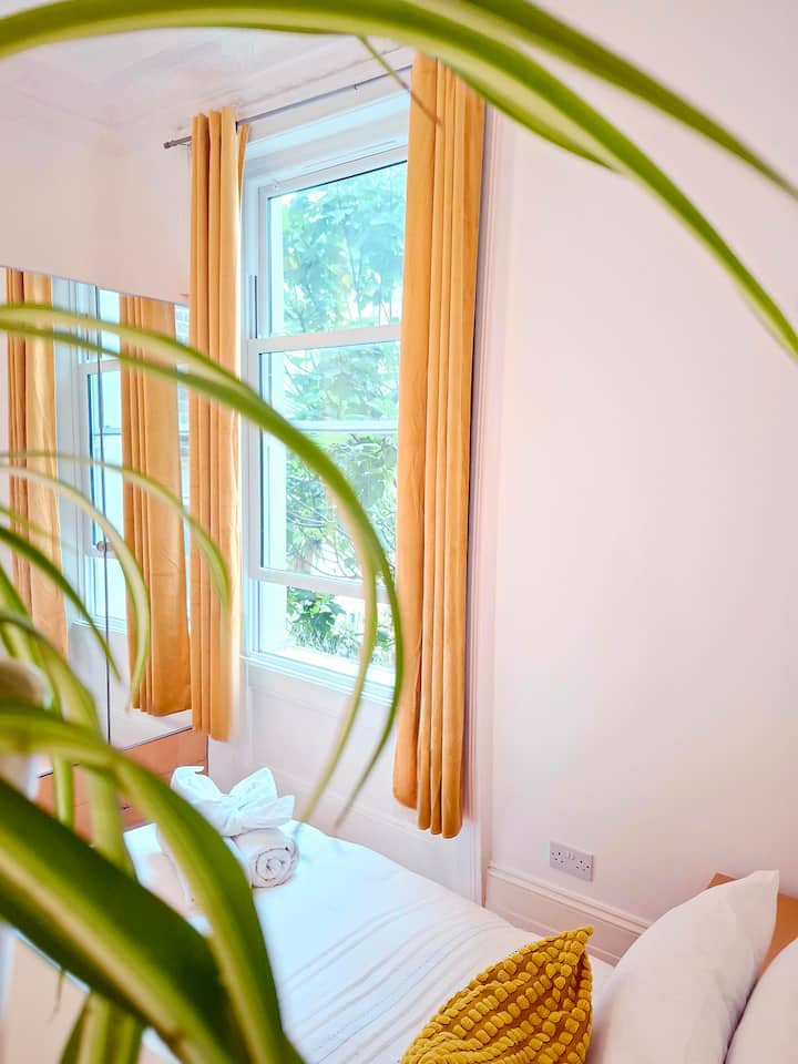 Spacious Private Studio Flat In Maida Vale, W9 - London Paddington Station