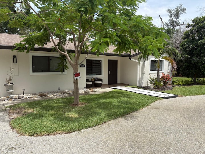 Luxury Sarasota And Siesta Beach Retreat/sleeps 10 - Venice Beach, FL