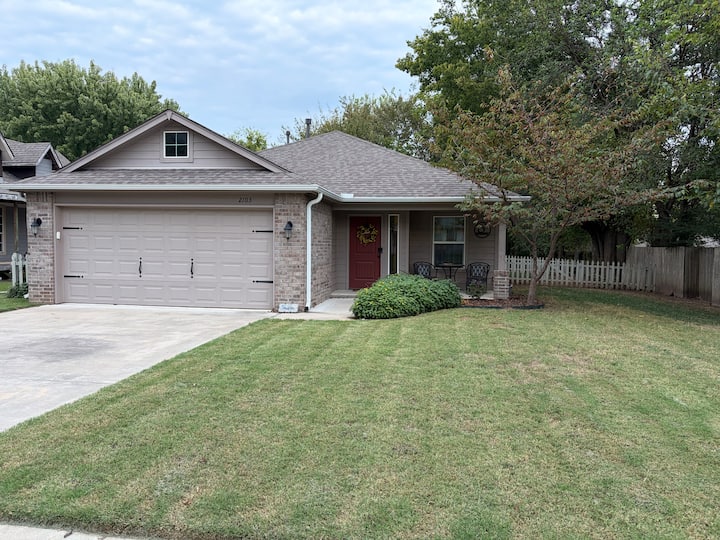 Rose District Cottage - Broken Arrow, OK