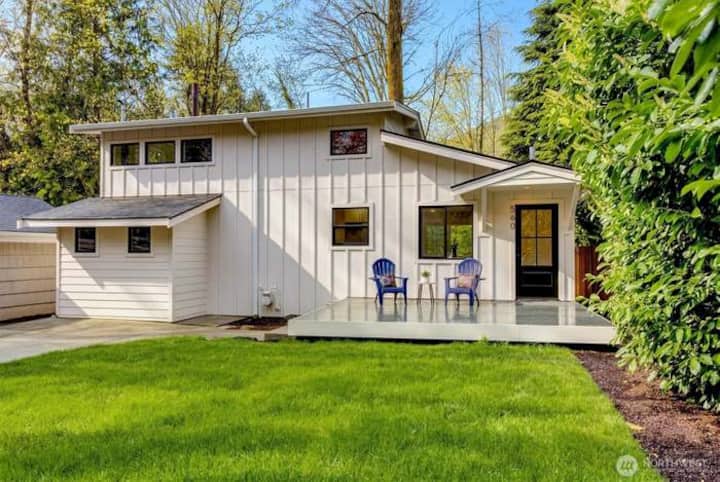 Creekside Boutique Retreat, Walk To Olde Town - Issaquah, WA