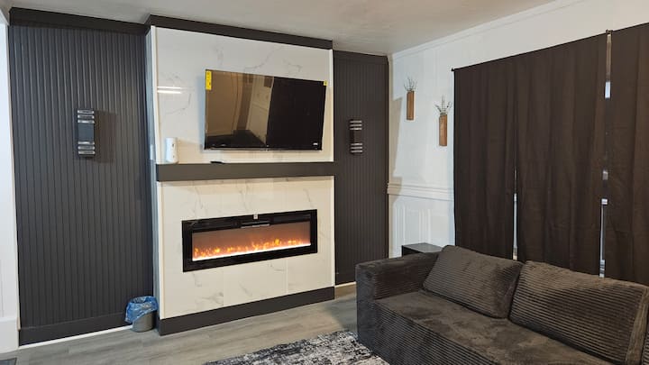 Whole House Near Niagara Falls | 4br Sleeps 12 | M - Niagara Falls