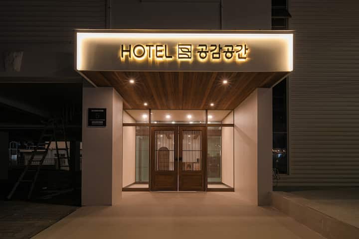 [호텔 공감공간 서귀포점] 서귀포 감성호텔 리뉴얼특가·이중섭거리·매일올레시장·세연교·디럭스 - South Korea