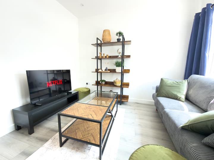 Stylish Modern 3 Bedroom Home With Garden - Croydon