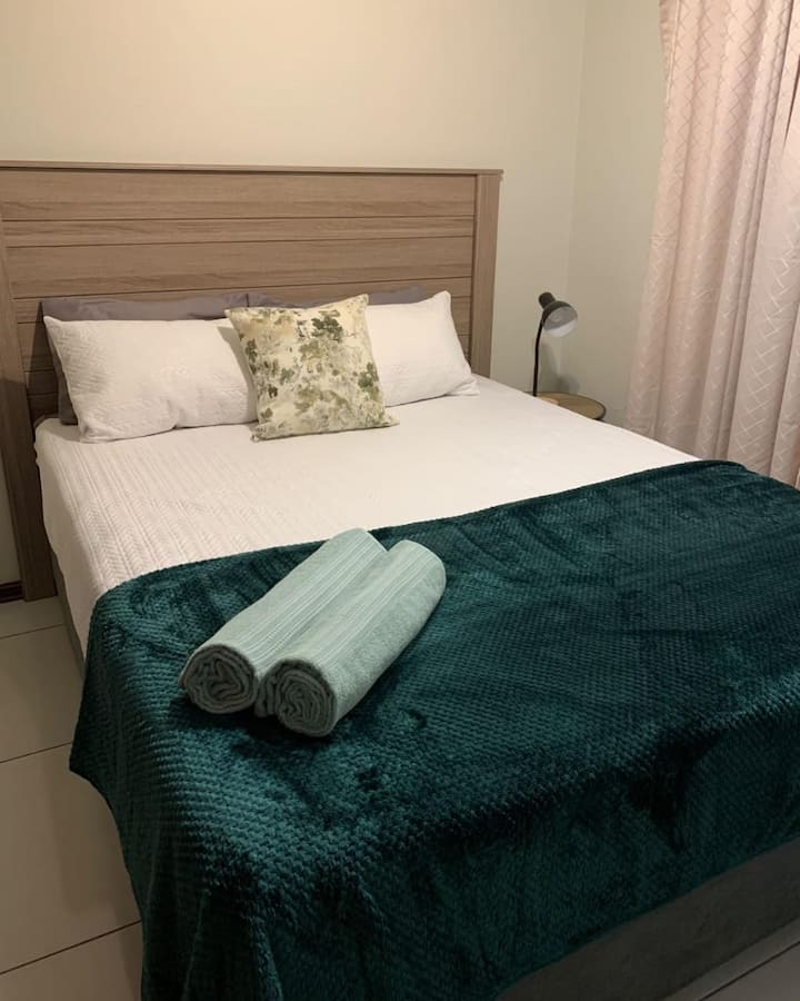 Homely 3 Bedroom Suburban Escape-walk To The Mall - Bloemfontein