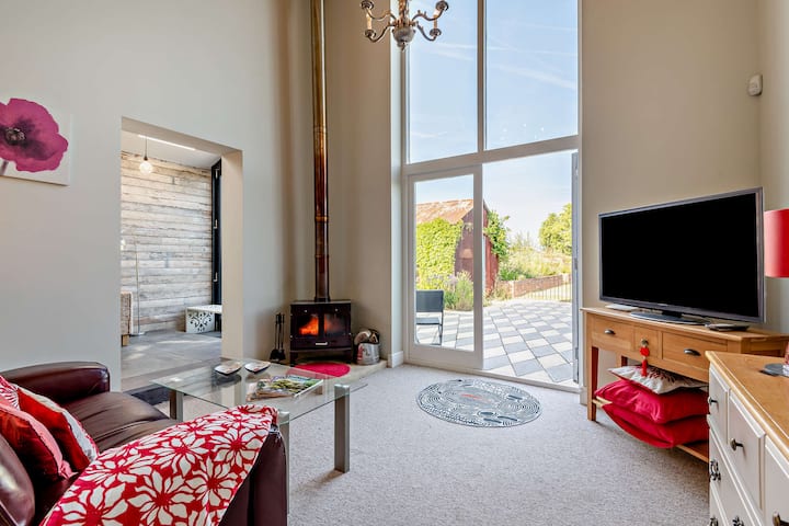 Host & Stay | Hallmark Lodge - Tenterden