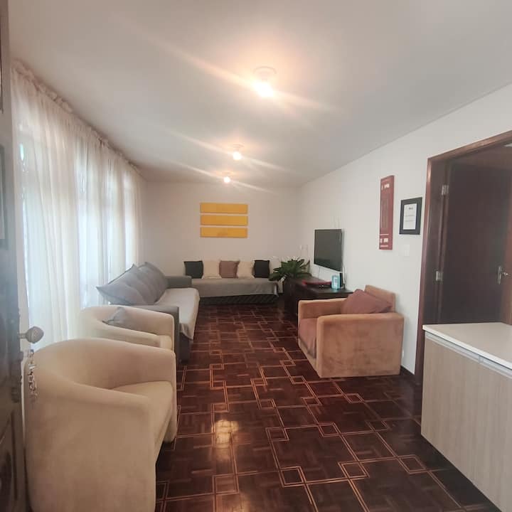 Casa P/10 Pessoas, 9 Camas, 4 Vaga  Carro. - Curitiba