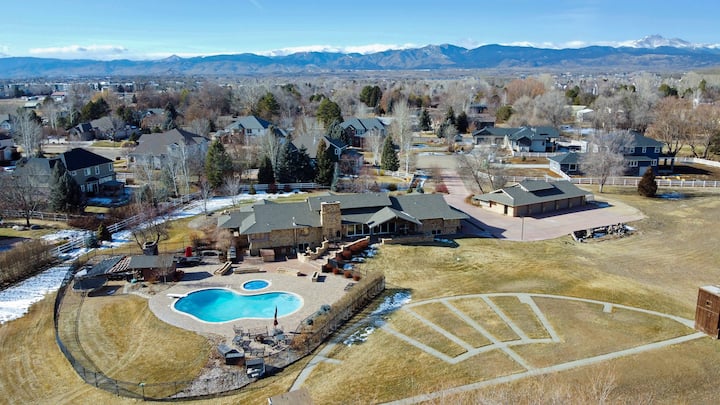 Sundance Estate | 3 Acres, Hot Tub, Bar & Sauna - Boulder, CO