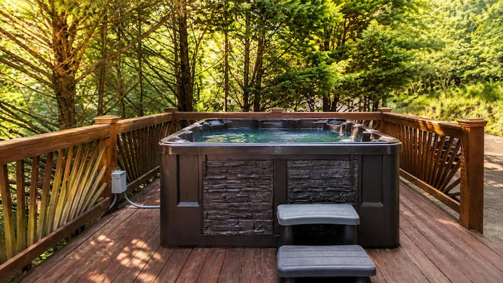 Ellijay Lodge - Hot Tub, Games & Resort Access - Ellijay, GA