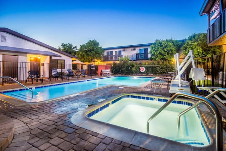 Easy Drive To Disneyland | Pool & Free Parking - Anaheim, CA