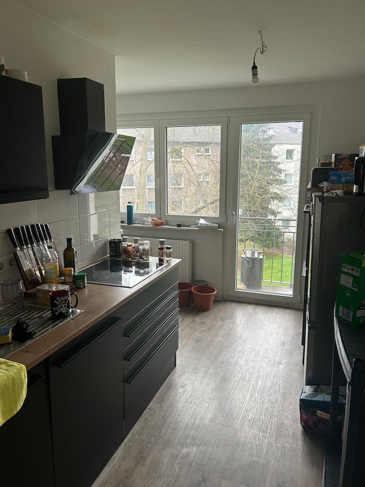 Zentrale 2-zimmer-wohnung Mit Stellplatz - Duisburg