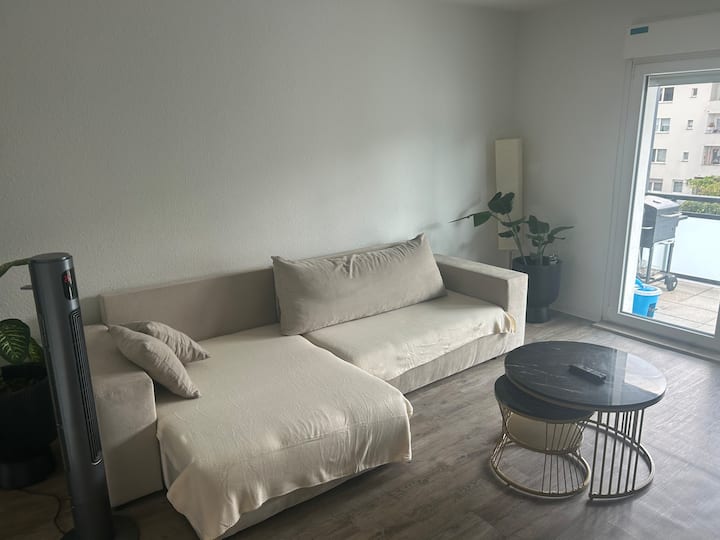 Zentrale 2-zimmer-wohnung Mit Stellplatz - Duisburg
