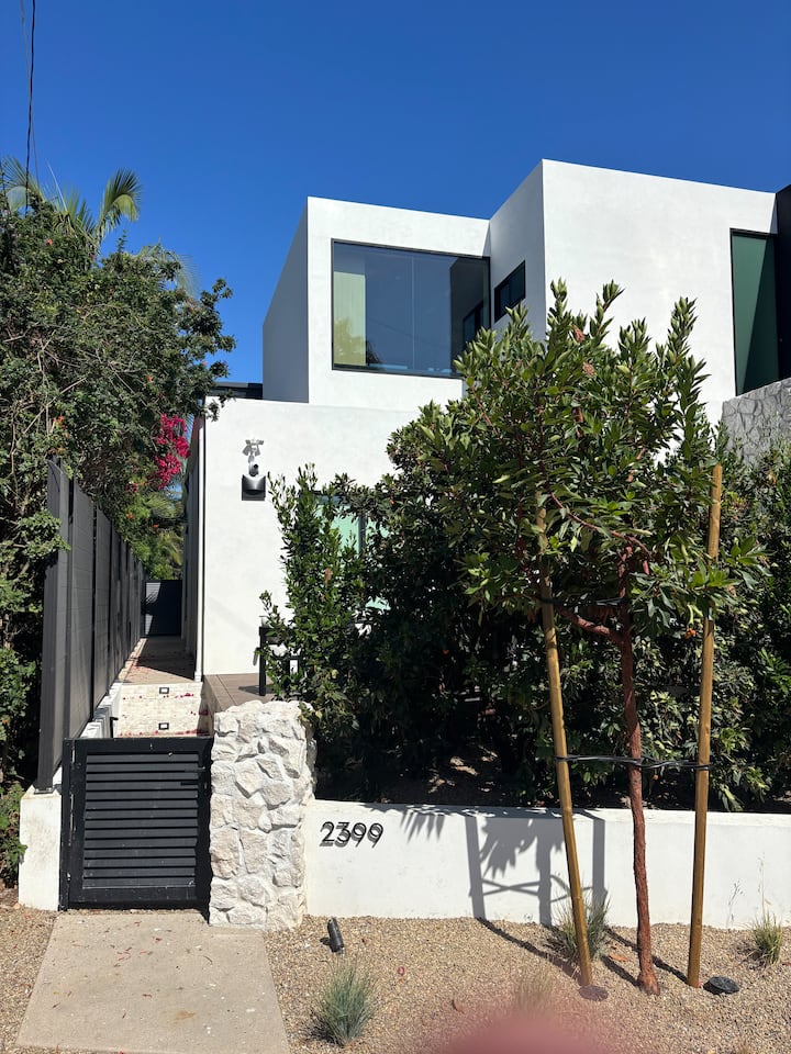 Private Boutique Retreat Heart Of Carlsbad Village - Carlsbad, CA