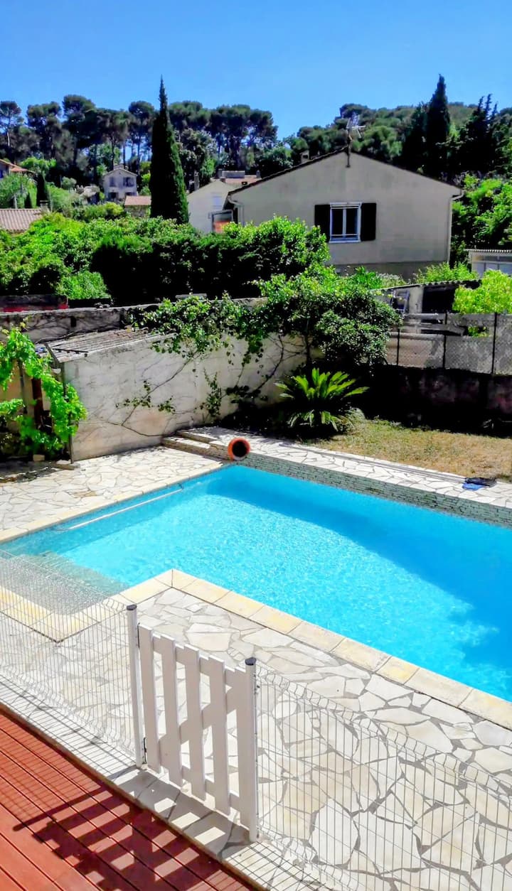 Grande Villa Mitoyenne - Piscine - Plage à Pied - Le Pradet